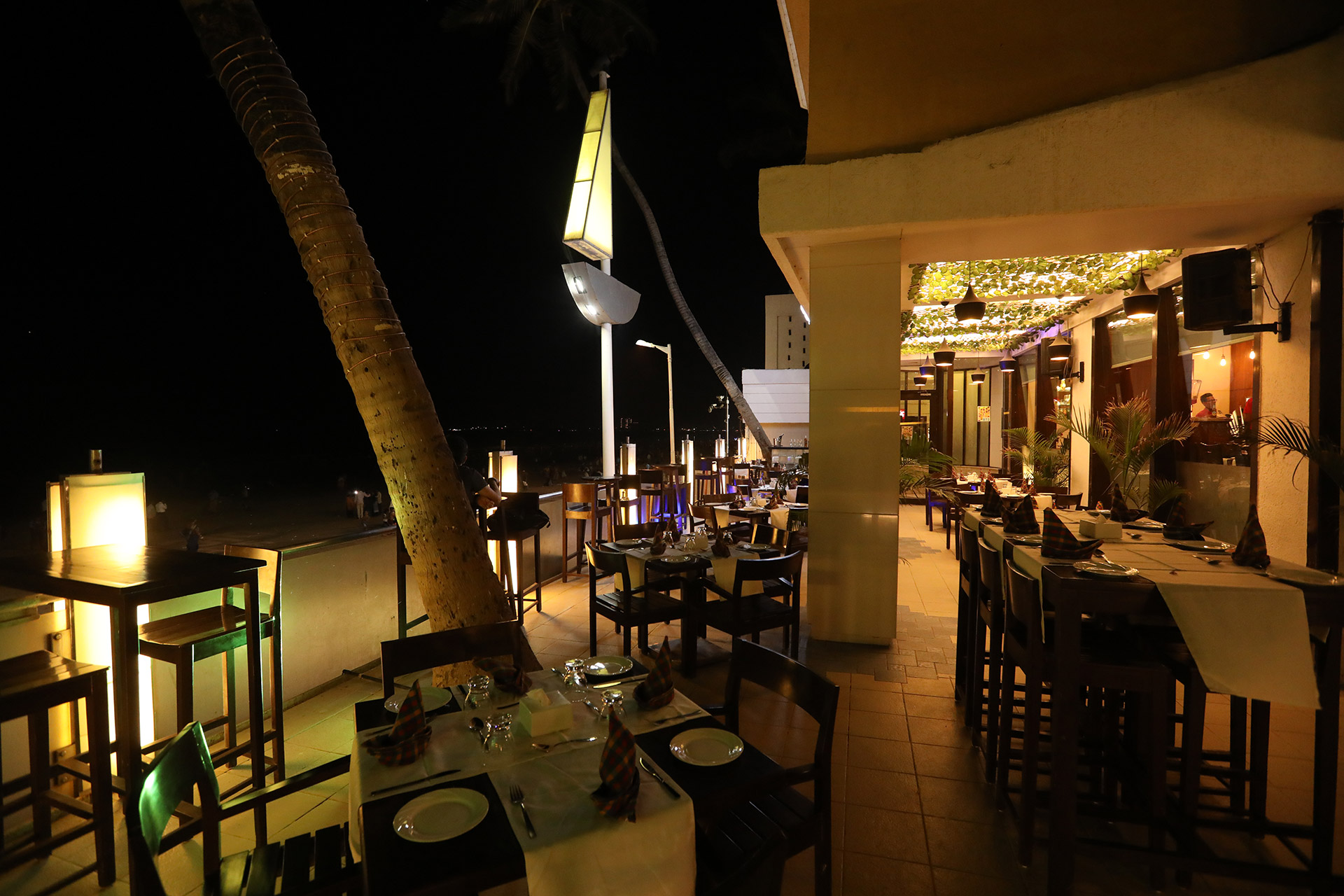 Sea Side Patio- Beach Front Café – Citizen Hotel Mumbai